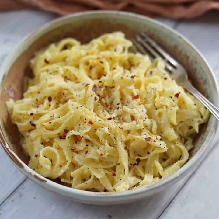 Gluten Free Creamy Garlic Pasta - 10 Minute Dinner Recipe