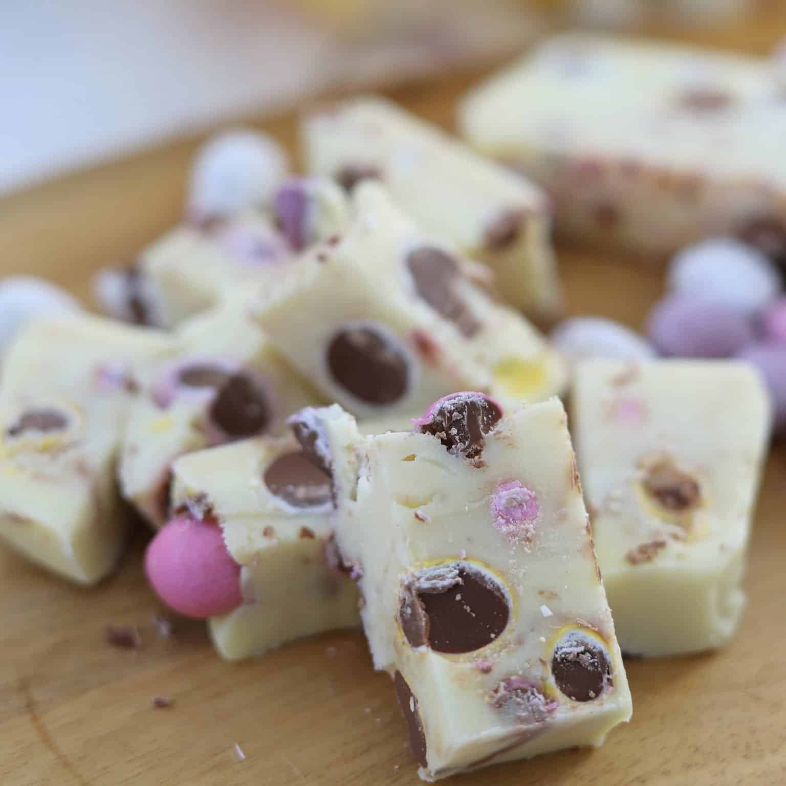 EASY Mini Egg Fudge - Only 3 Ingredients - Gluten Free!